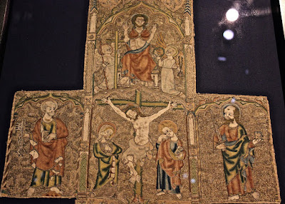 Review of the Opus Anglicanum at the Victoria & Albert Museum.