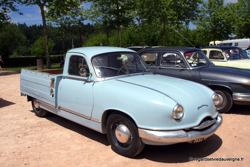 Visite de voitures Panhard en Auvergne.