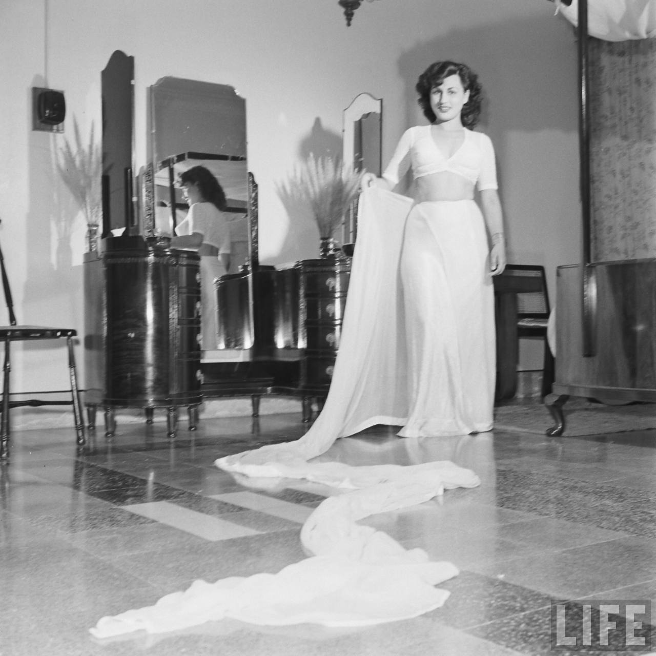 Sensuous Photographs of Hindi Movie Star Begum Para by Life Magazine ...