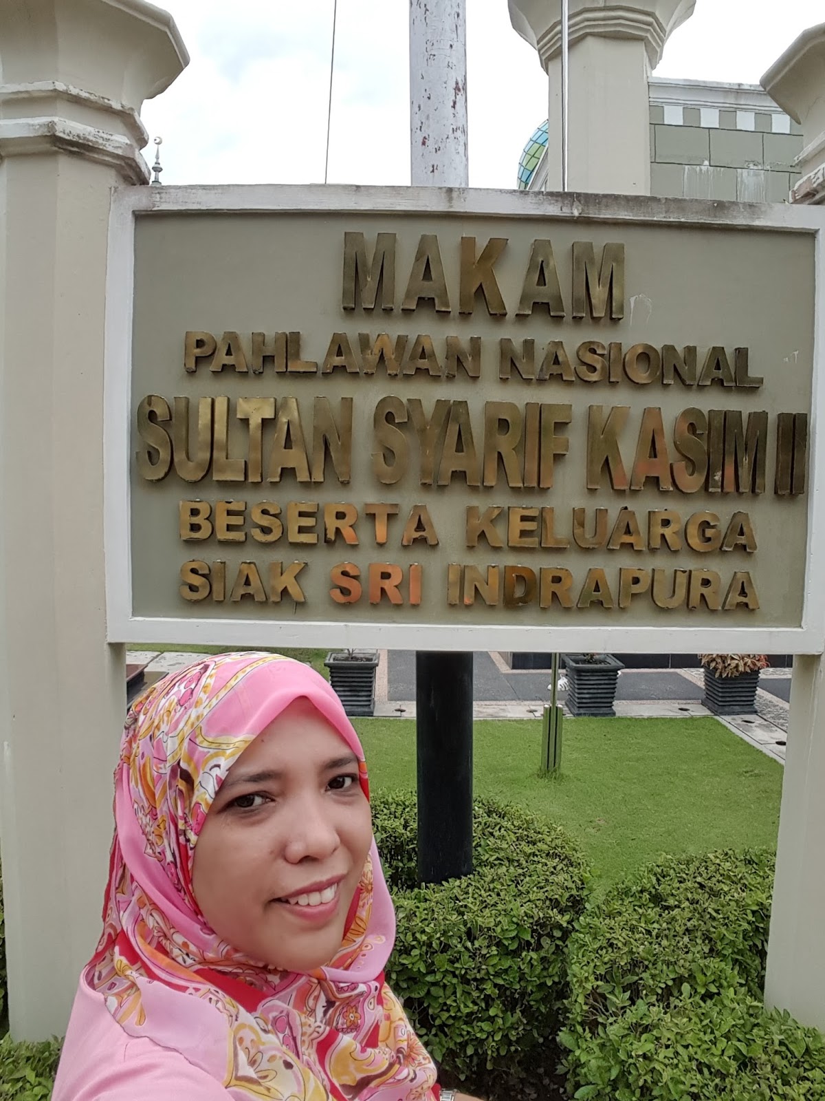 Meh Travel With Me!!: Masjid Raya Syahabuddin dan Makam Pahlawan ...