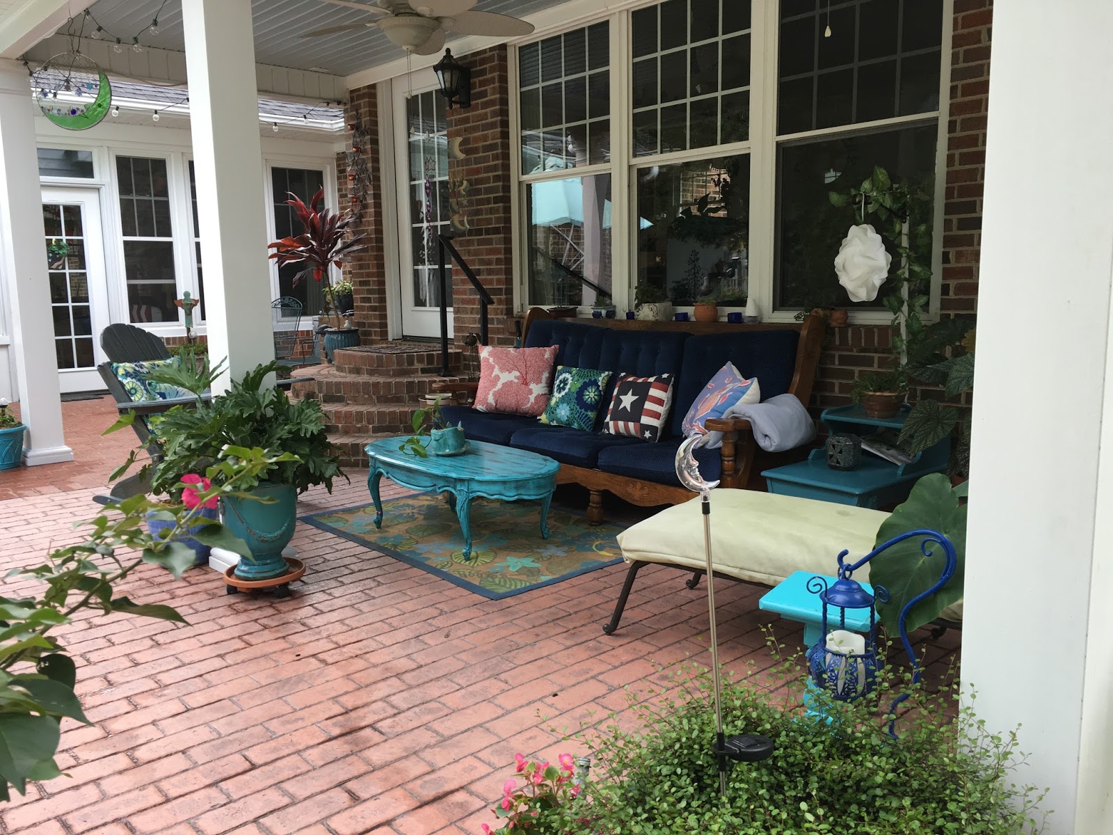 Repurposed For Life: NEW LIFE FOR AN OLD COUCH