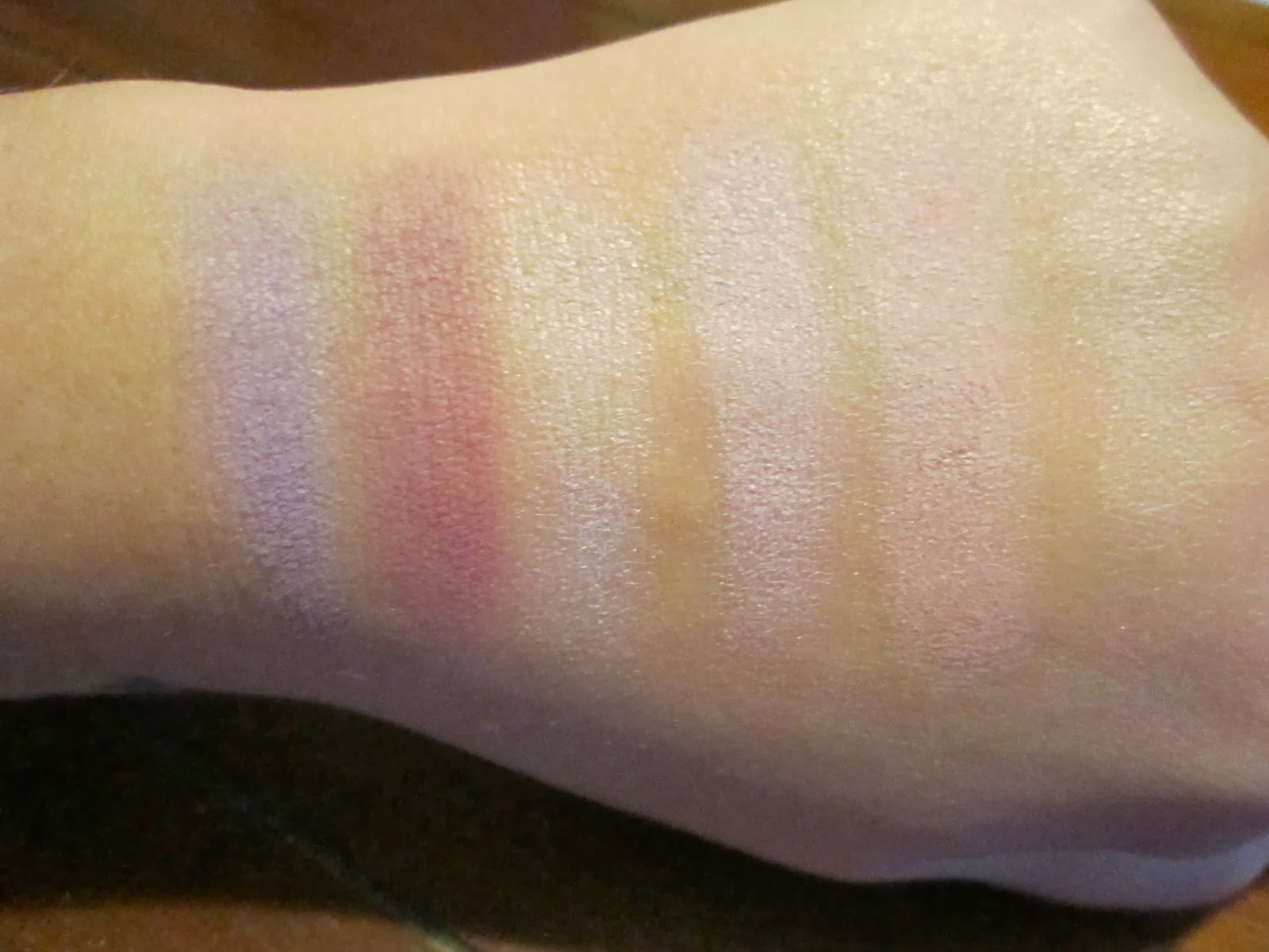 Made up & True : Aziza Cosmetics 6 Pan Eyeshadow Palettes Review