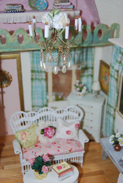 Gammy's Little House: MINI: Peeking inside Storybook