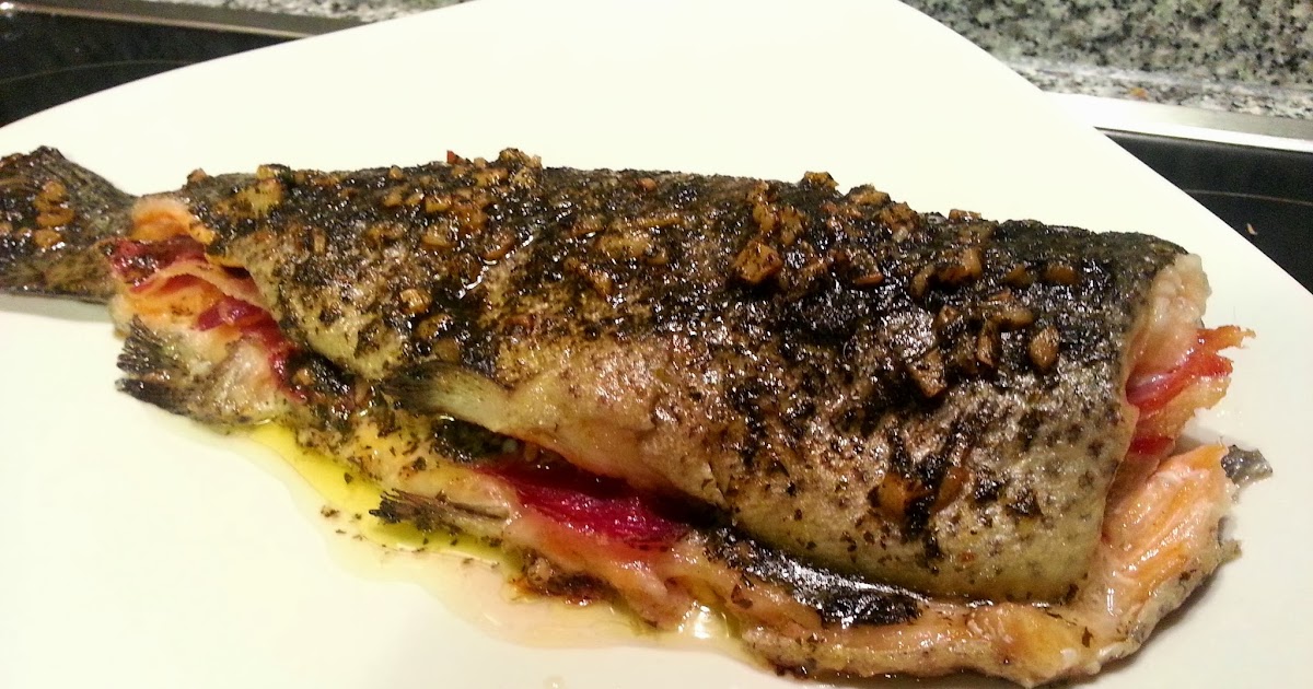 Trucha al horno rellena de jamón