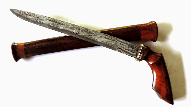 Berbagai Macam Bentuk Badik - Badik Pamor