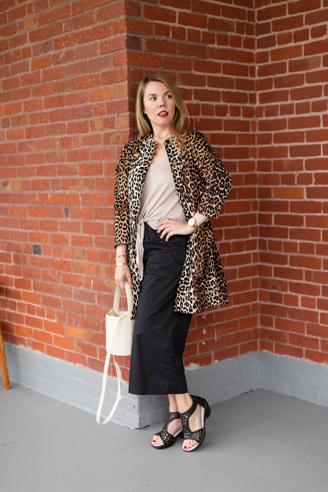 My go-to neutral spring outfit - Cheryl Shops