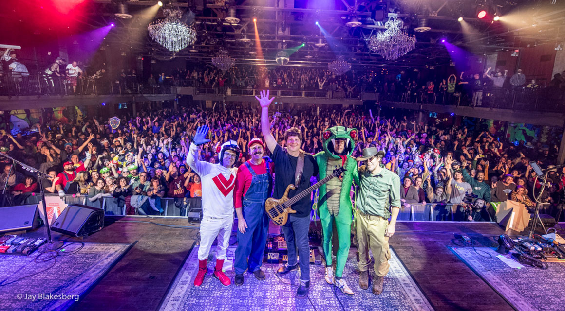 The Curtain With: moe. - 2018-10-27 The Fillmore Philadelphia ...