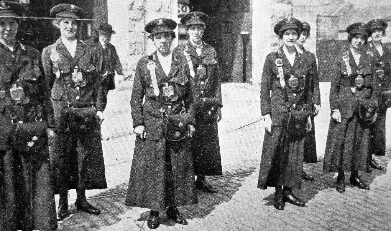 Tour Scotland: Old Photograph Female Bus Conductors Aberdeen Scotland