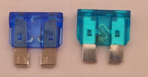 Fuse Box: blade fuses