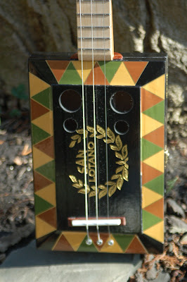 TotalRojo Guitars: 'The Triangle'