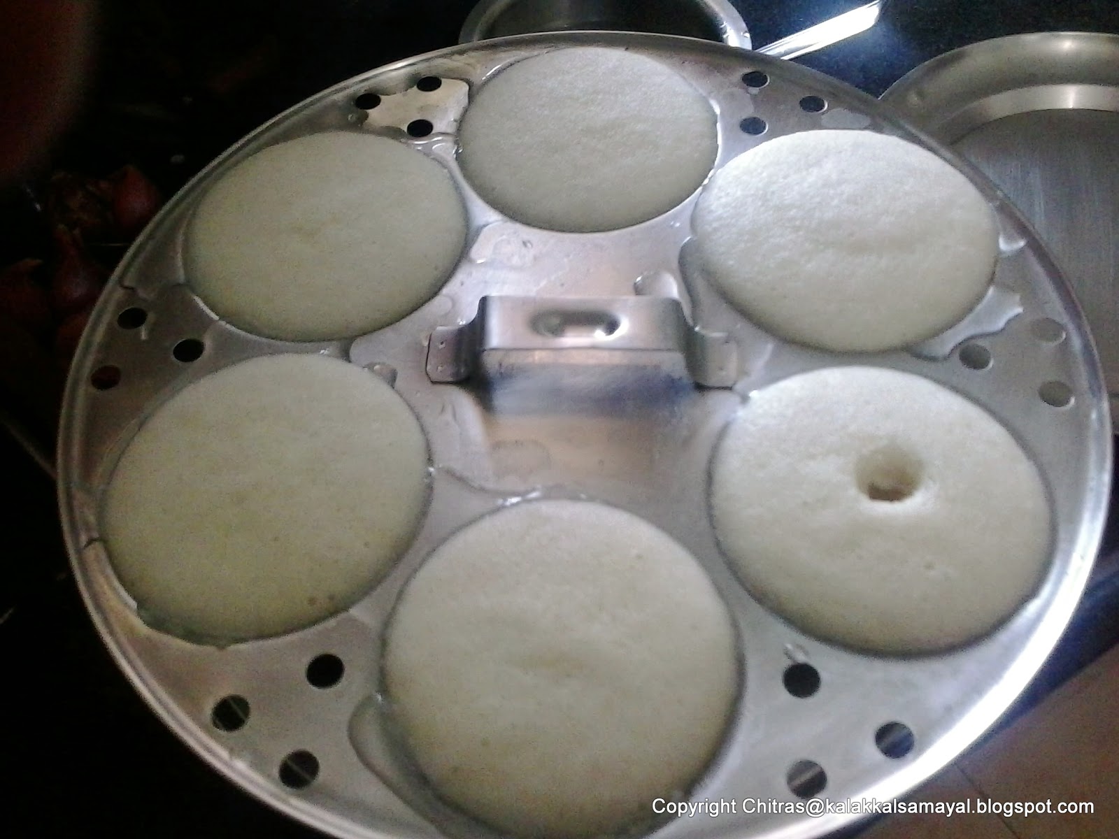 kalakkalsamayal: Making Idly