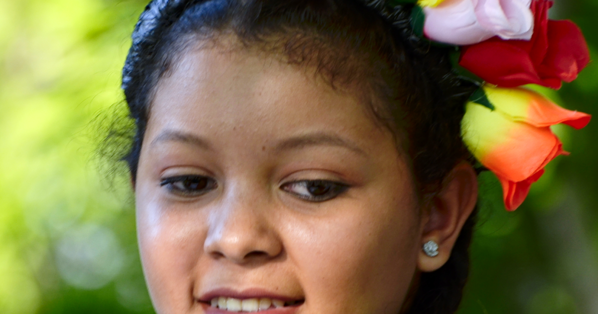 Petén en Fotos: Joven con el traje regional de El Chal