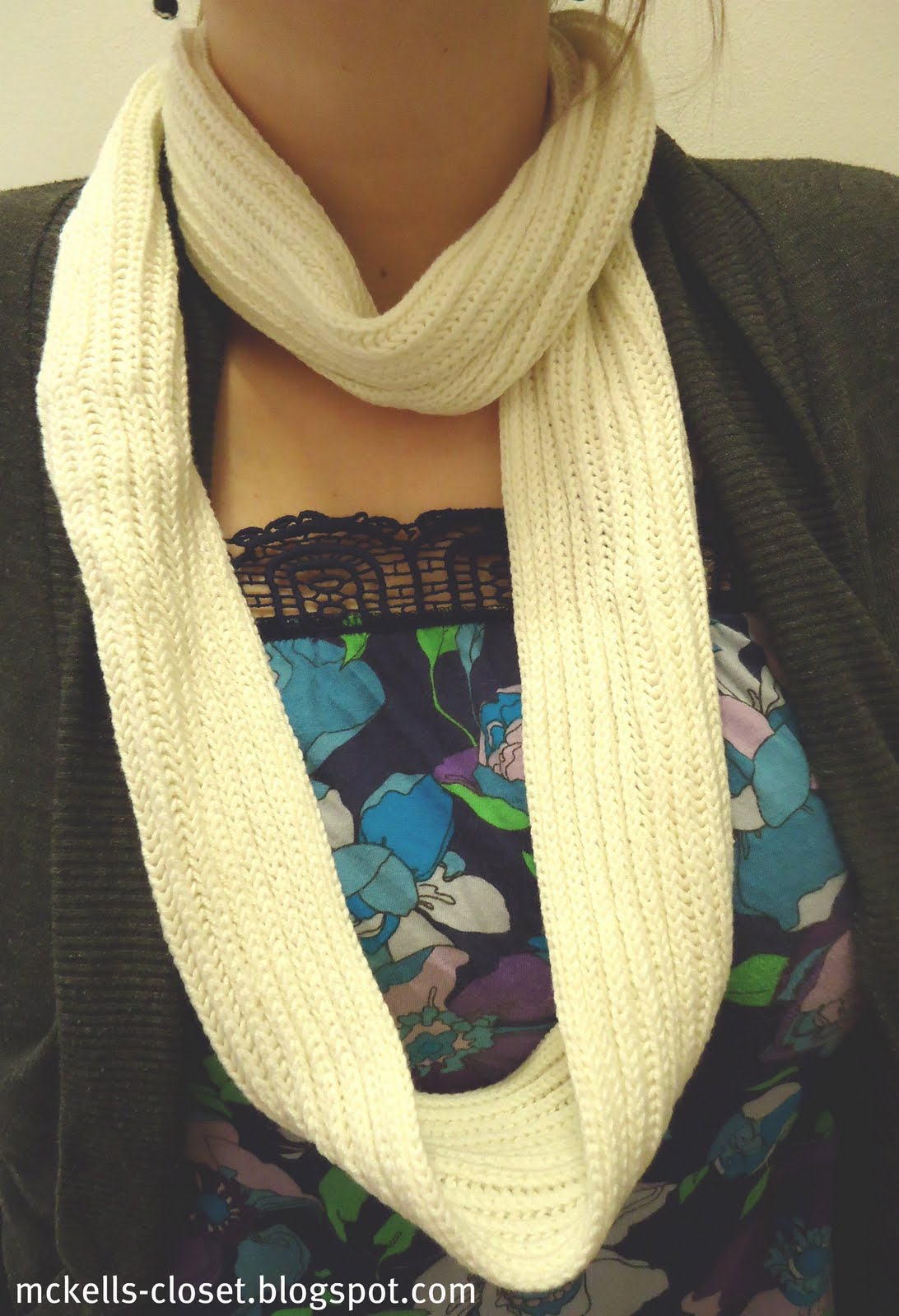 McKell's Closet: 5 minute Dollar Store Infinity Scarf Tutorial!