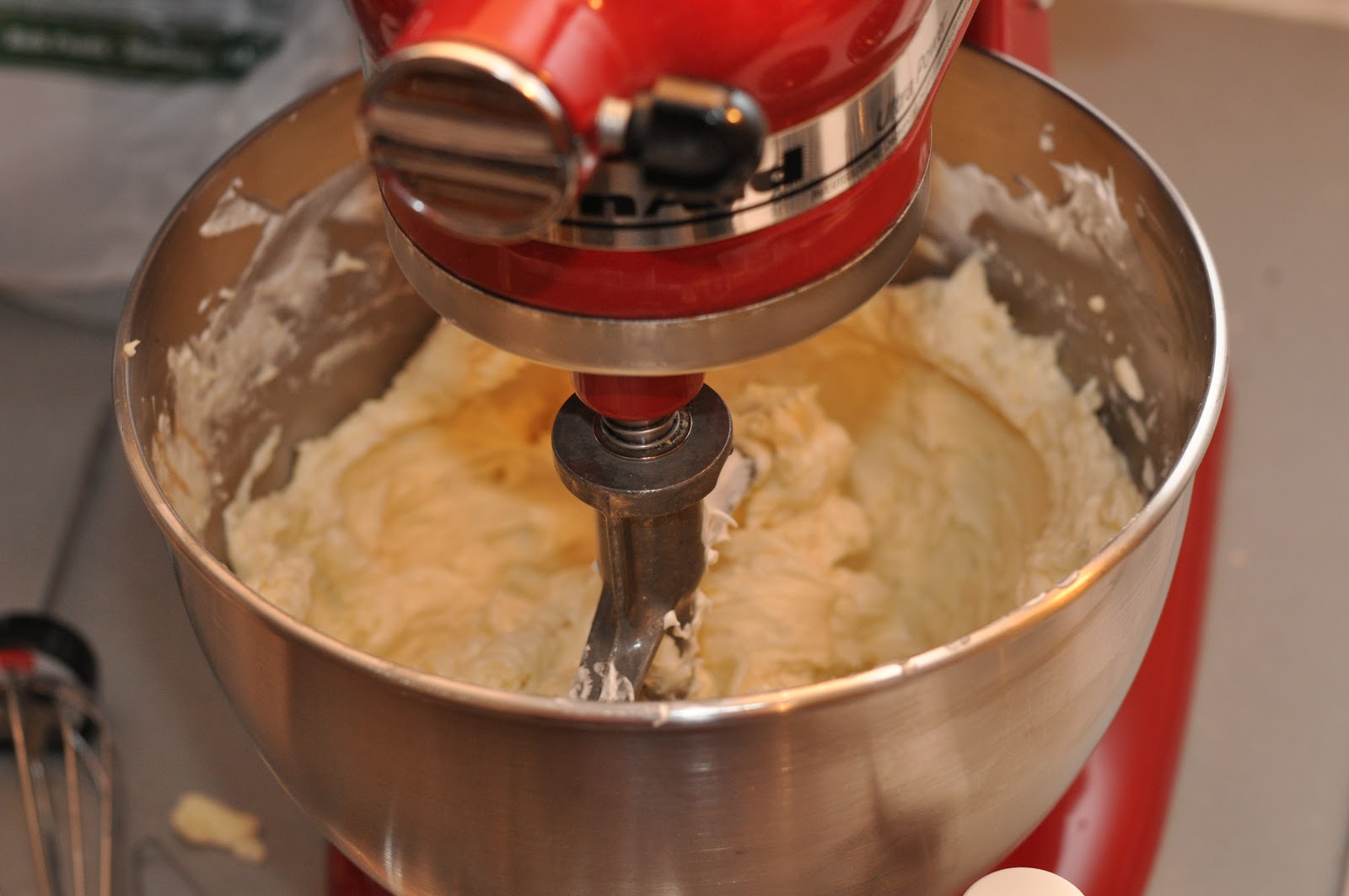sweet-dreams-patisserie-vanilla-bean-cupcakes