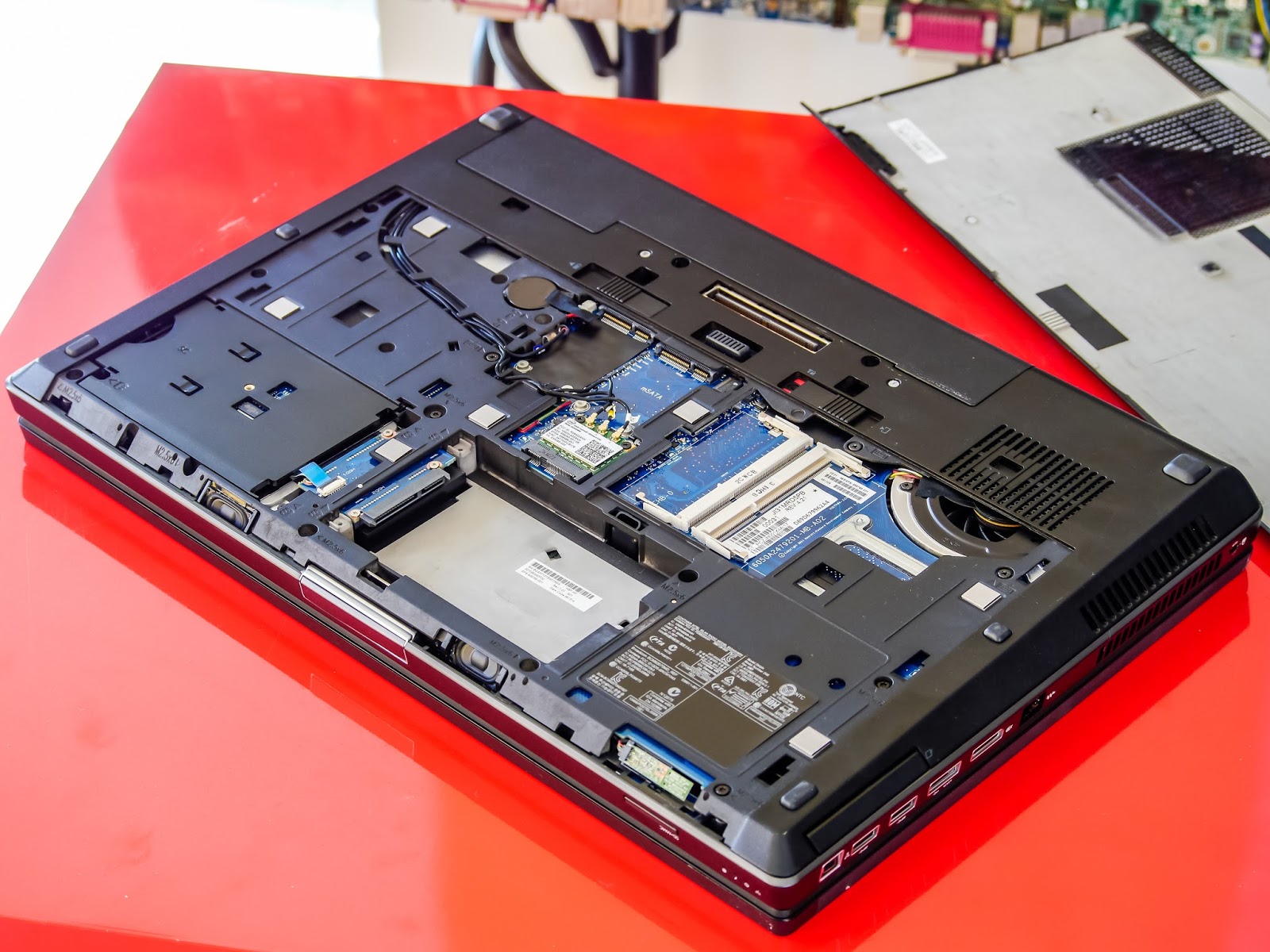 HP EliteBook 8770w - най-добрия Mobile Workstation | Retro-PC-Mania ...