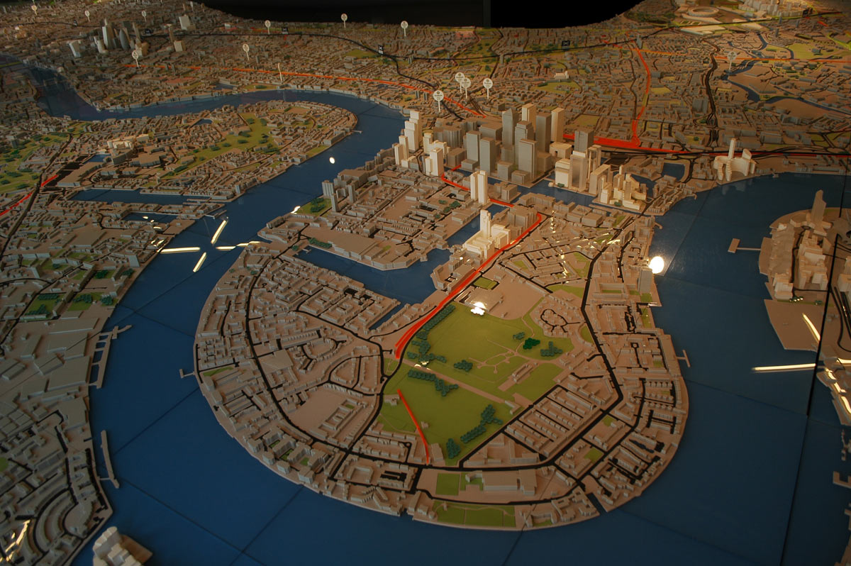 Lando Breaks: Model of London, the Building Centre