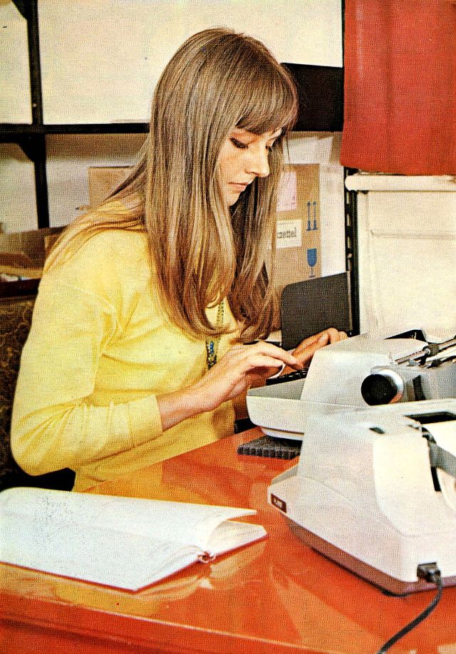 At the Office: 36 Interesting Pics Show How Work Has Changed Since the ...