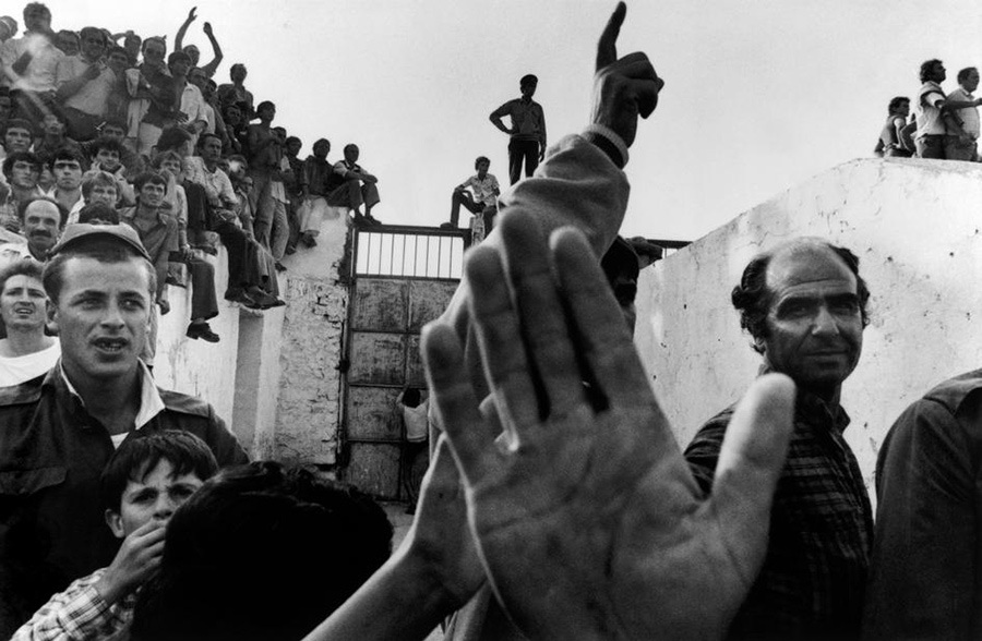 OLTRE IL MURO: ARTE e FOTOGRAFIA: NIKOS ECONOMOPOULOS | PHOTOGRAPHER