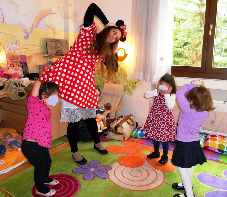 Παιδικά γλέντια!: Η Μinnie Mouse με το ακκορντεον της στο μουσικο ...
