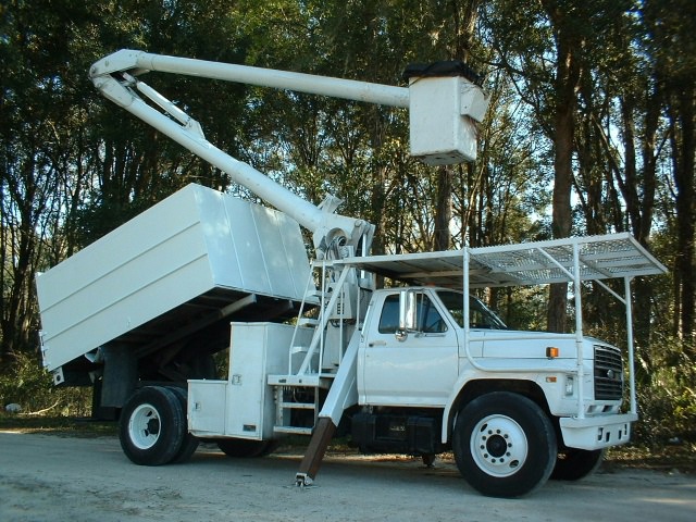 automotive: Aerial Bucket Truck