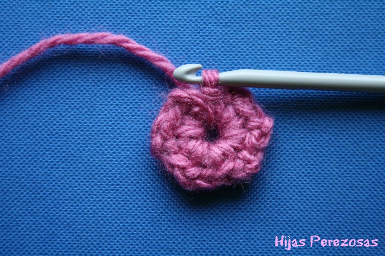 El taller de Hijas Perezosas: Flor sencilla de ganchillo