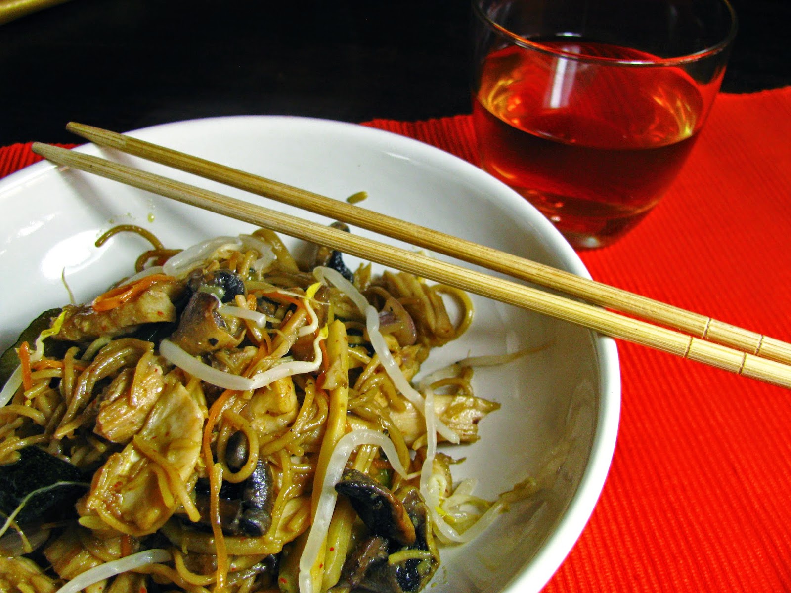 Pitadas de coisas boas: Massa chinesa com peixe e legumes