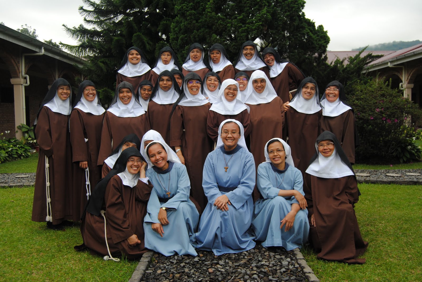 Biara Santa Klara Sikeben: Siapa dan Bagaimana