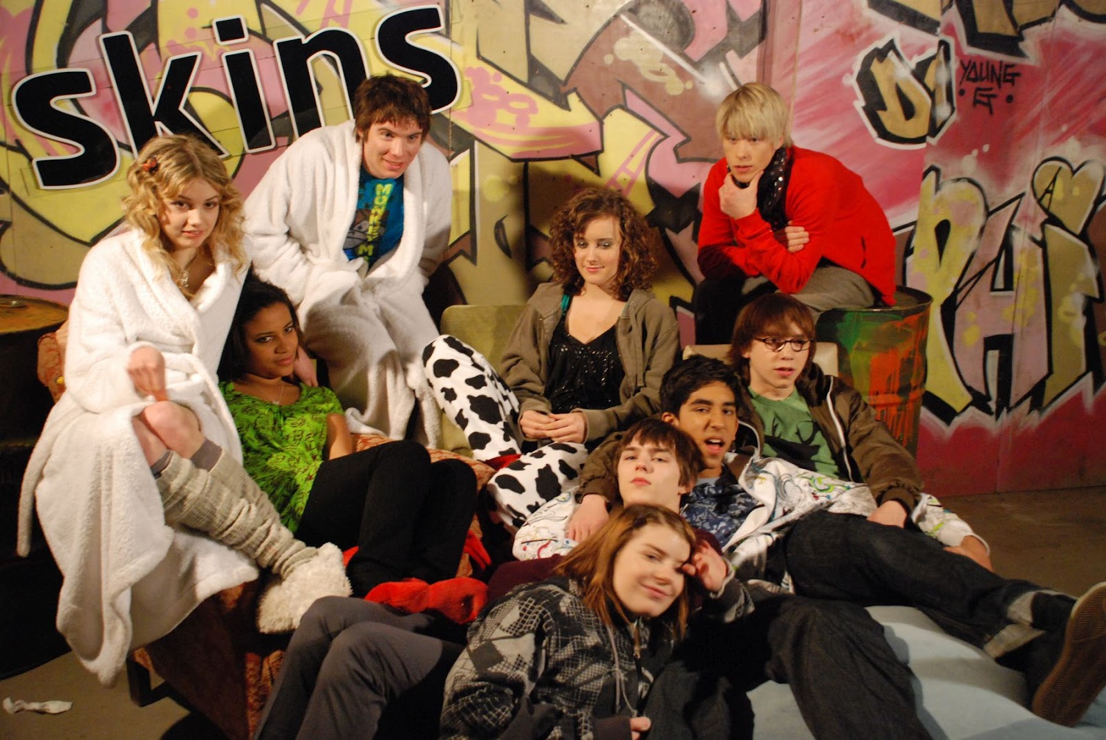 Skins - 1°,2°,3°,4°,5°,6° Temporada - DOWNLOAD / RMVB Legendado ...