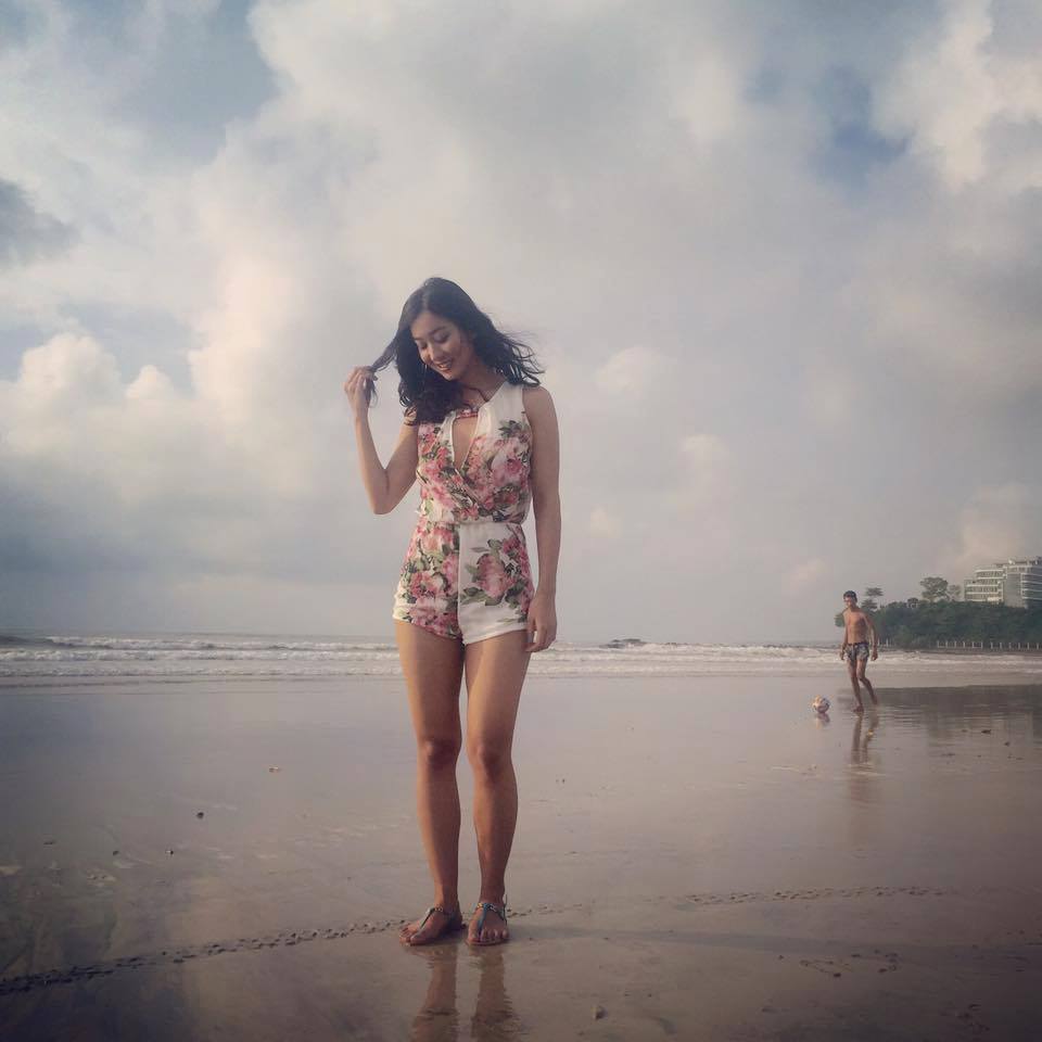 Lu Lu Aung - On the Beach album | Myanmar Model Girl