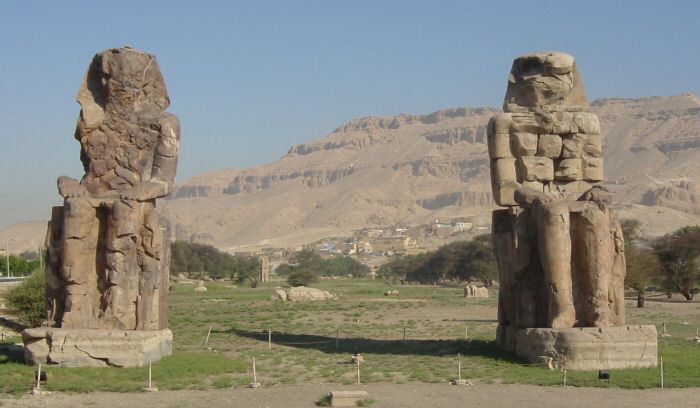 Paseando por la Historia: Los colosos de Memnón