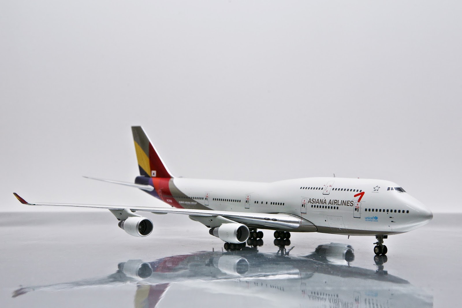 Diecast Aircraft: [Blue Box] Asiana Airlines Boeing 747-400 HL7418