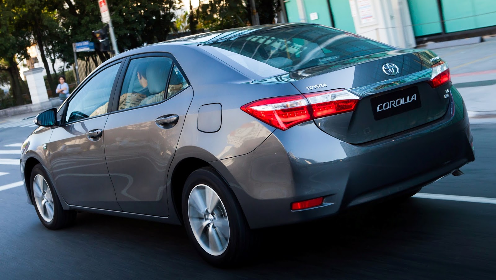 Enfim, os detalhes oficiais do Toyota Corolla 2015