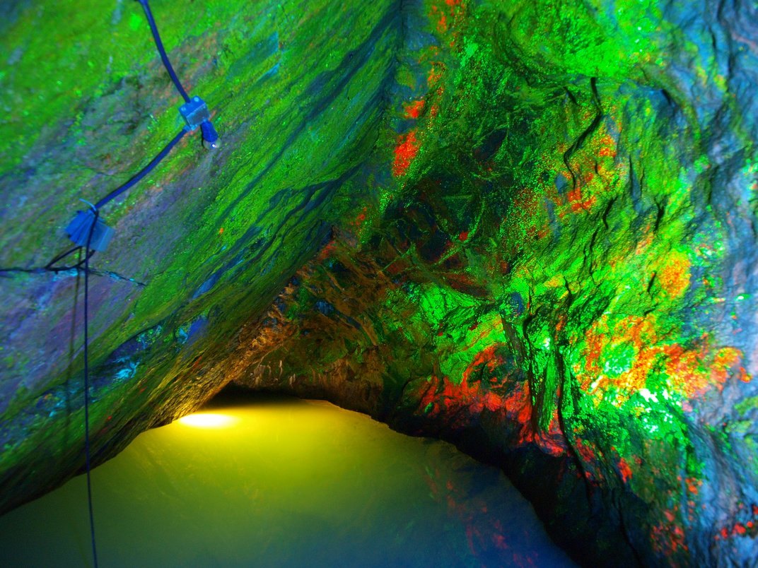 See the World’s Largest Collection of Fluorescent Rocks - Geology In
