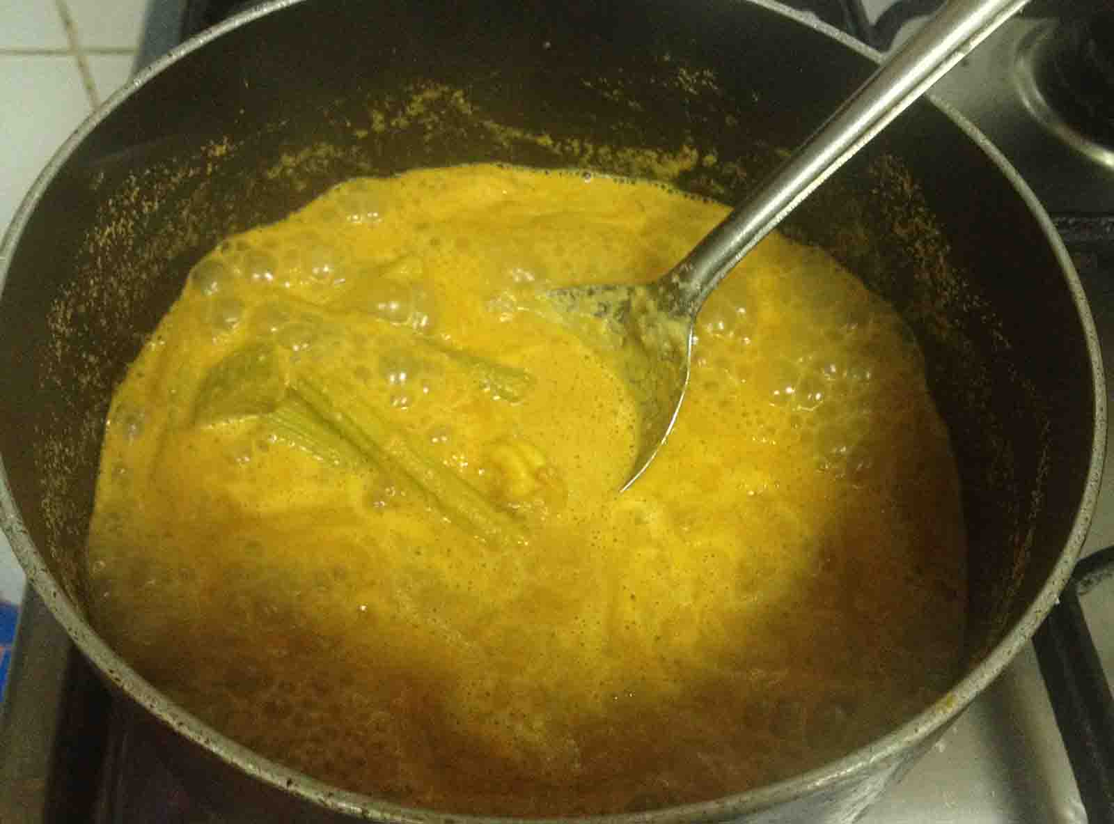 CHEMMEEN MURINGAKKA MANGA CURRY - PRAWN DRUMSTICK AND RAW MANGO CURRY