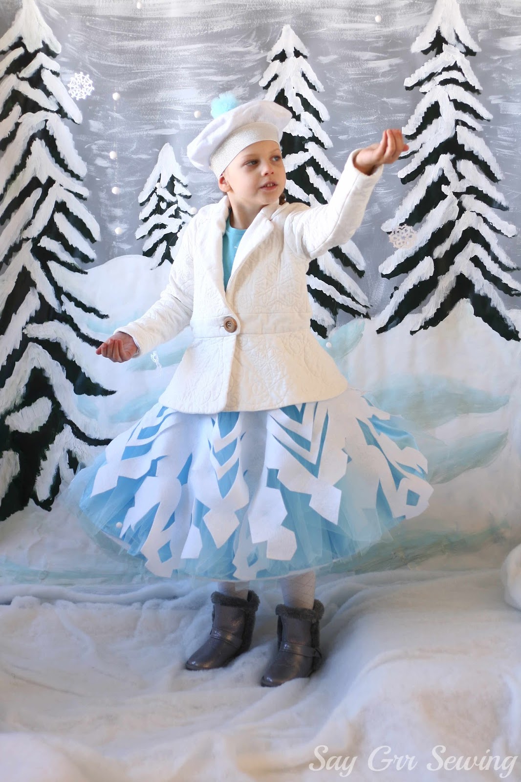Say Grr Sewing: Snowflake Outfit