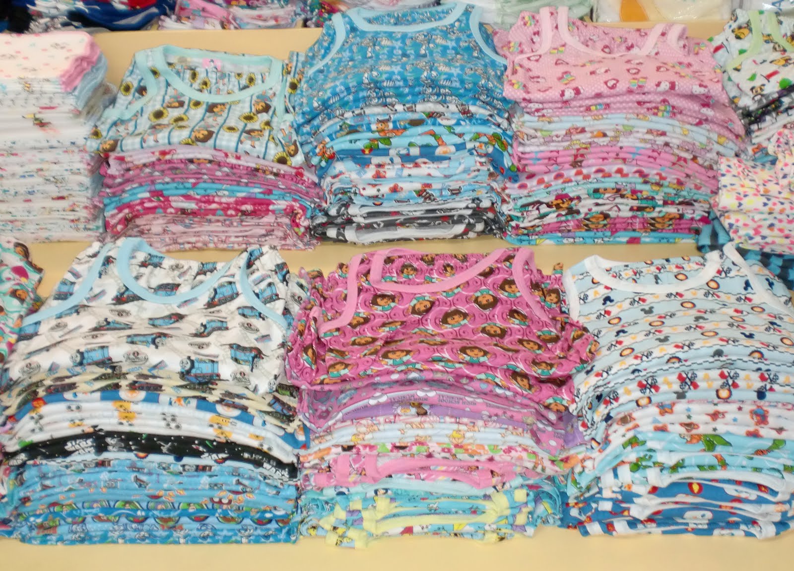 ESSENTIALISMO: DIVISORIA...THE BARGAIN SHOPPING MECCA OF PHILI