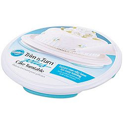 Snips & Spice: 10 Tips and Tools for Frosting Cakes