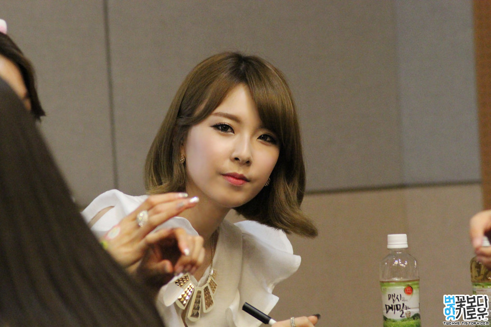 Nine Muses : 130622 Nine Muses - Wild Goodbye Fansign@Pyo Hyemi Part 1