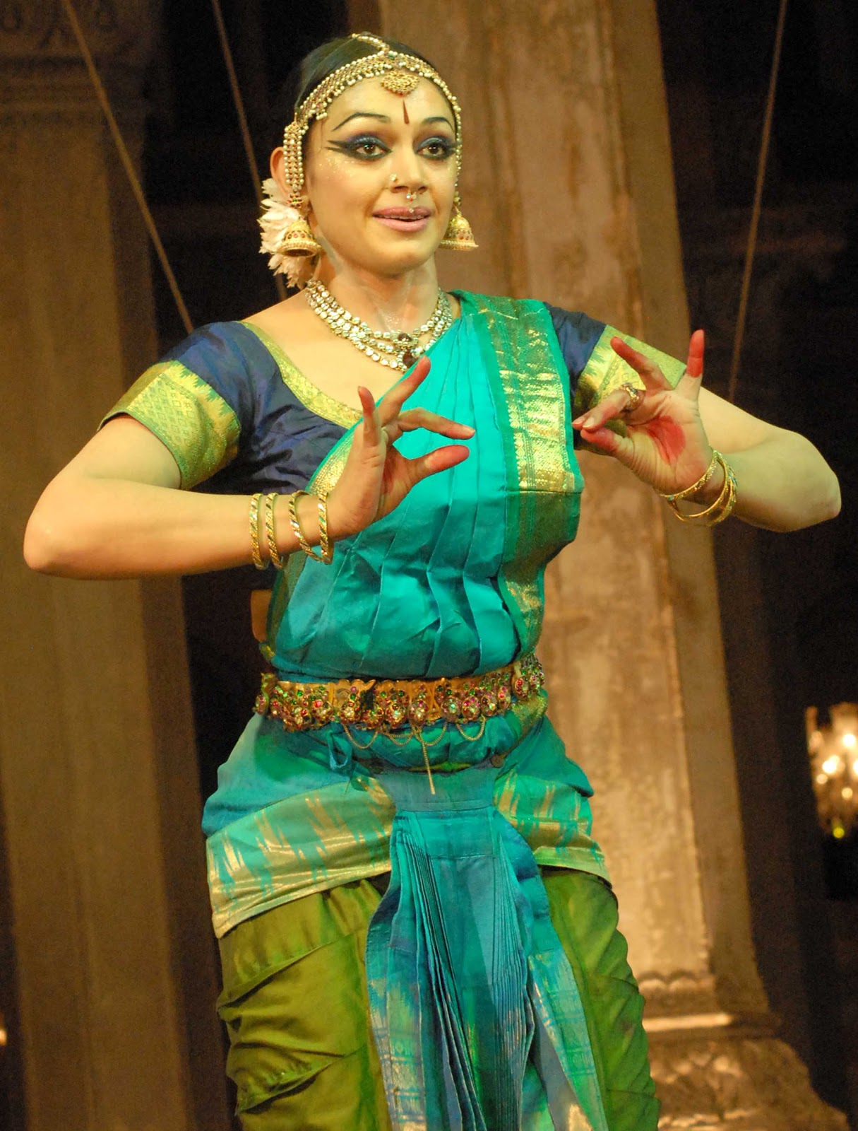 Shobhana Rare Gallery - Dancing in a Function ~ Cine Aspirants