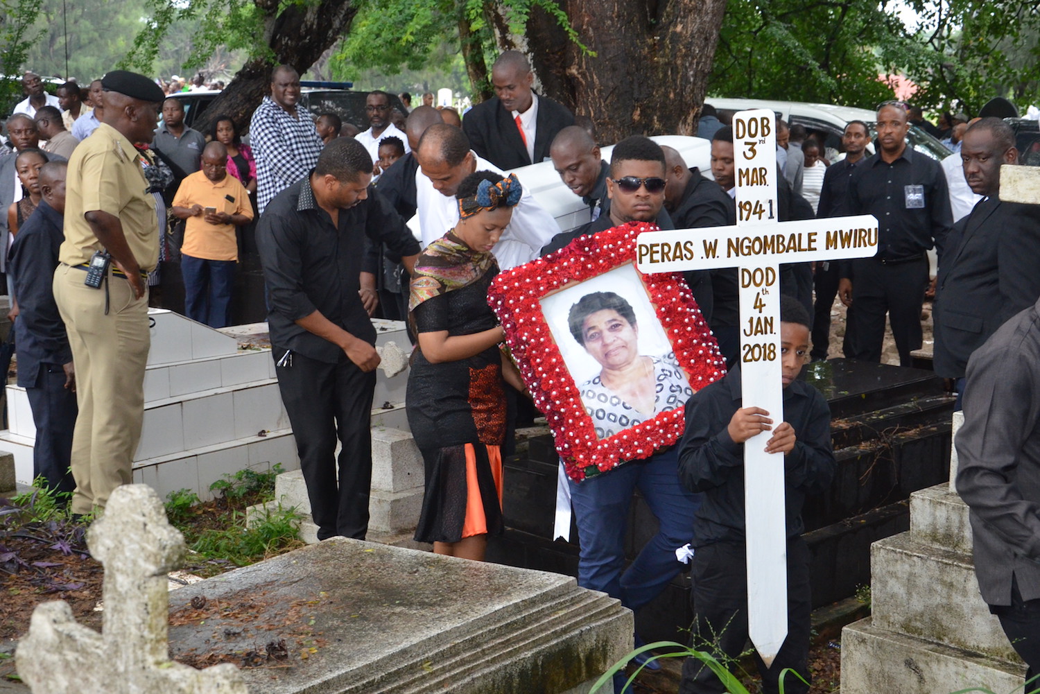 MATUKIO @ MICHUZI BLOG: MAZISHI YA MAMA PERAS NGOMBALE MWIRU MAKABURI ...