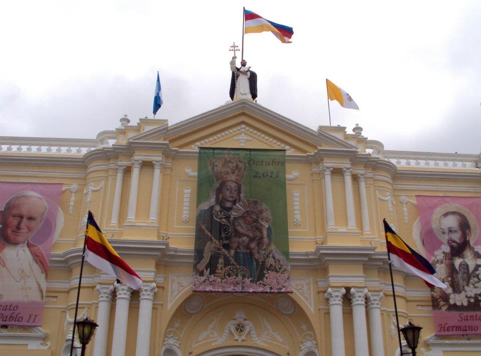 COSTUMBRES Y TRADICIONES DE GUATEMALA: LA VIRGEN DEL ROSARIO EN GUATEMALA