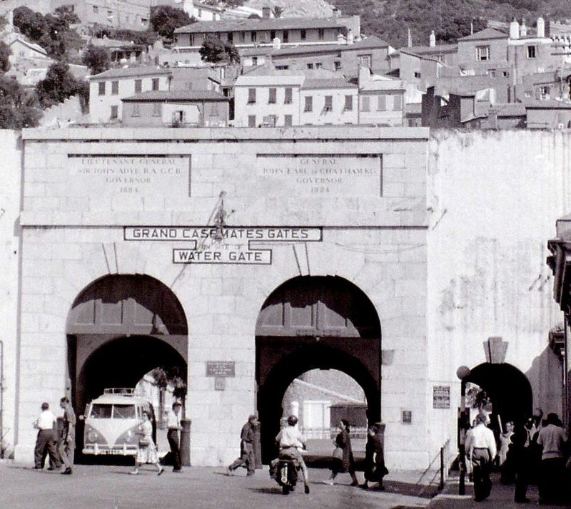 34 Fascinating Photos Capture Street Scenes of Gibraltar in 1960 ...