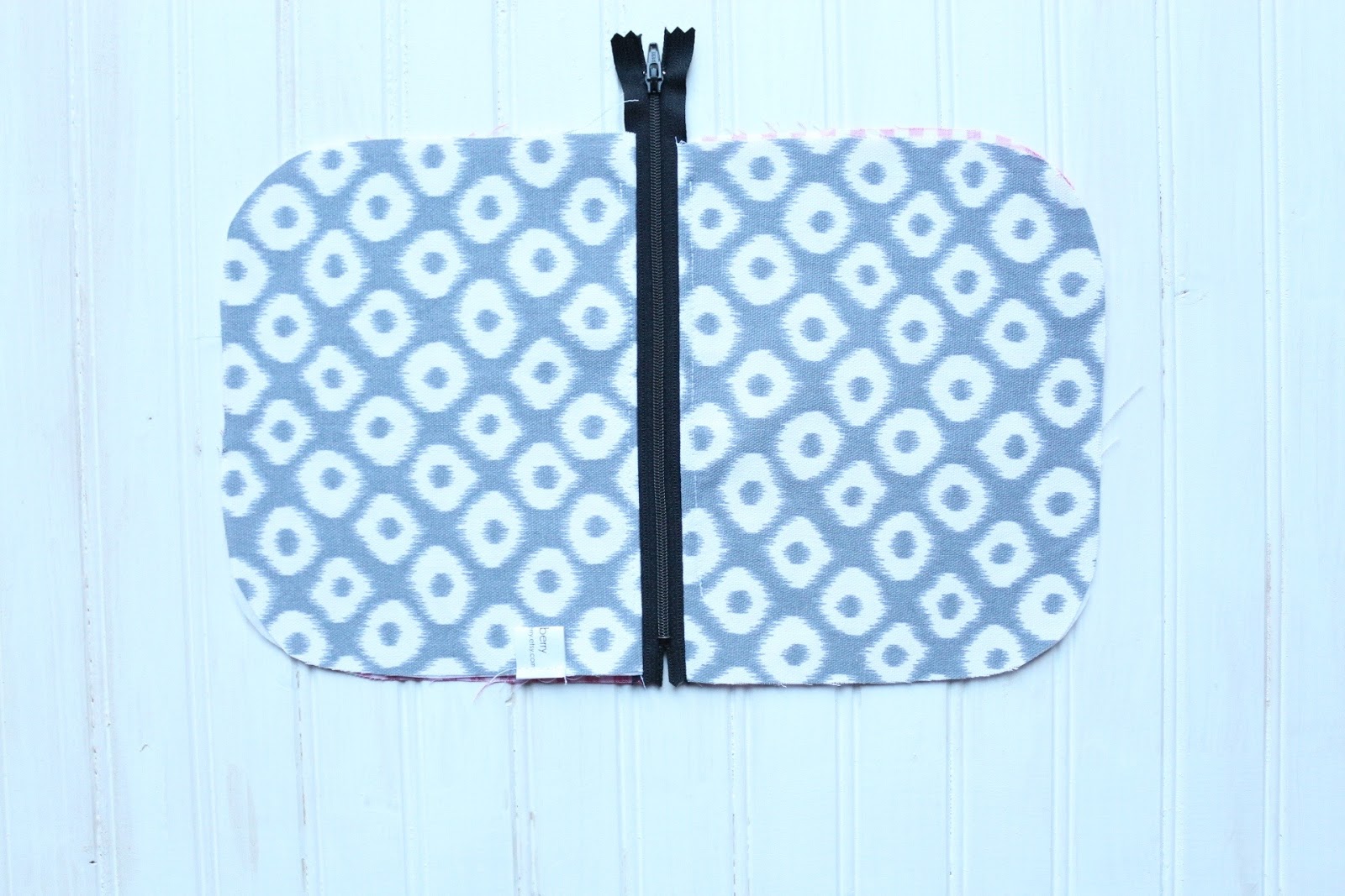 Zaaberry: EASY Rounded Zip Pouch TUTORIAL