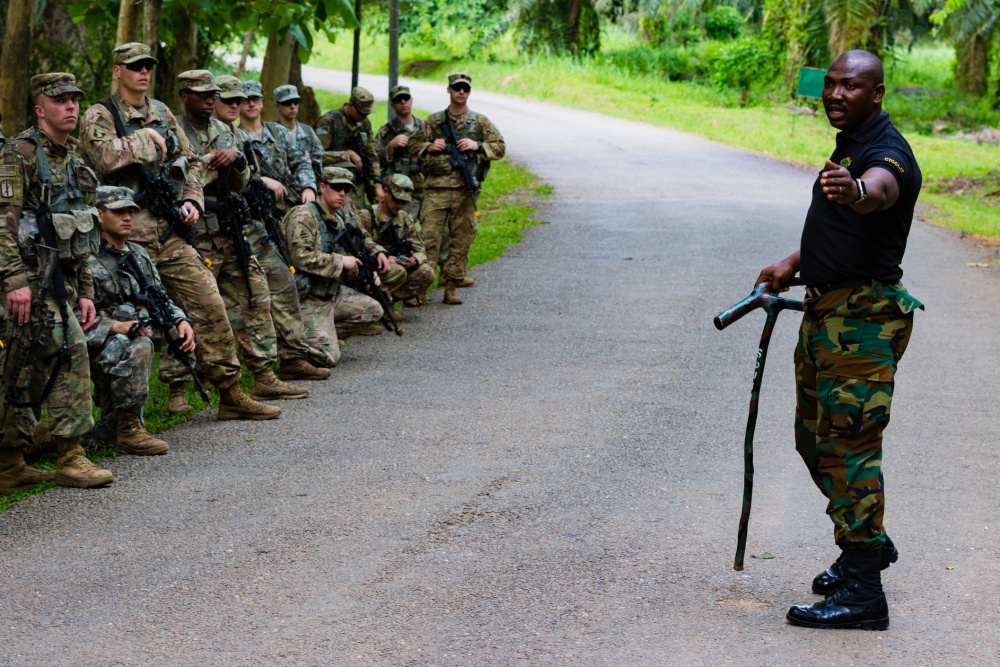 Ghanaian Army soldiers teach U.S. Army troops Jungle Warfare.