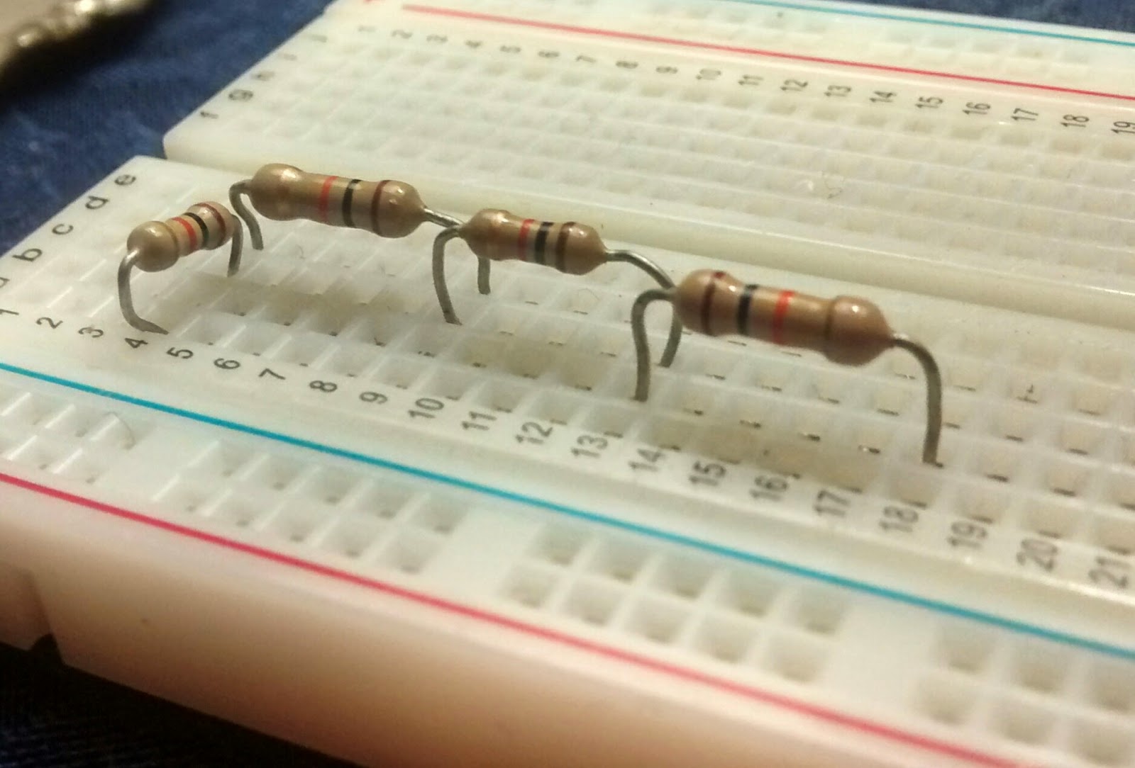 Arduineo: Componentes electrónicos - La resistencia