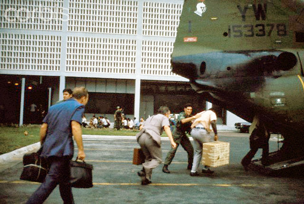 75 Color Photographs That Capture the Fall of Saigon in April, 1975 ...