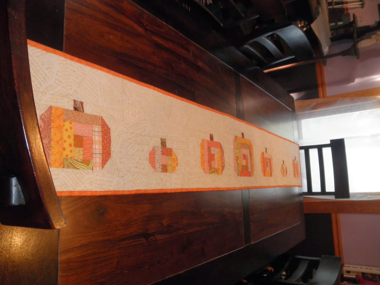 Sew Divertimento: Pumpkin Table Runner!!!