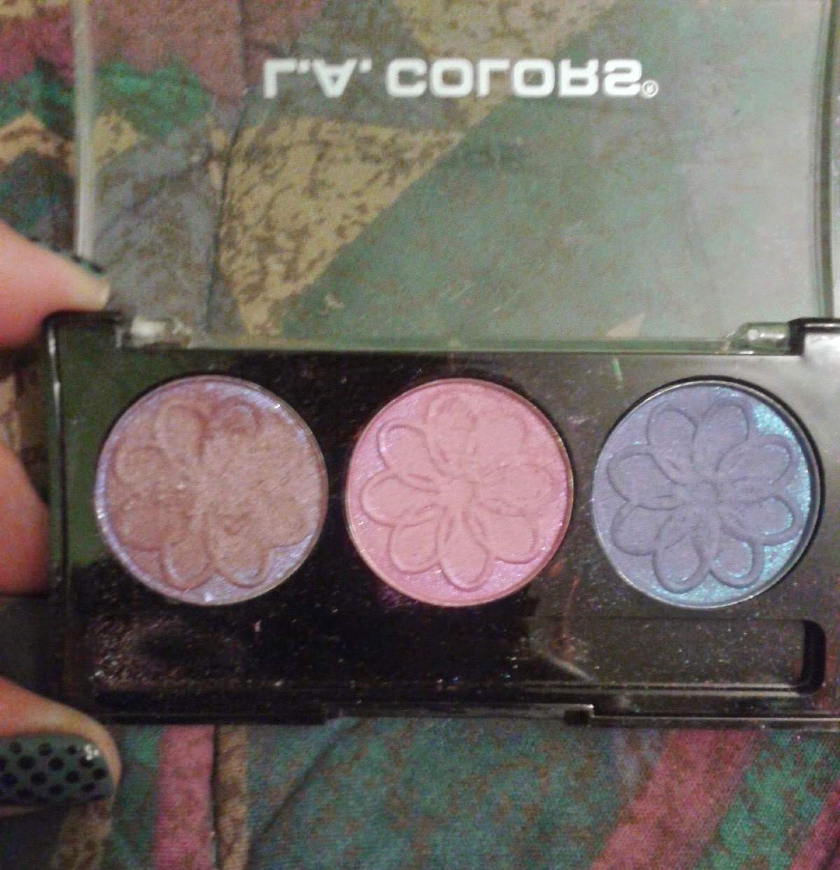 La Obsesa: Reseña: L.A. Colors 3 color eyeshadow palette