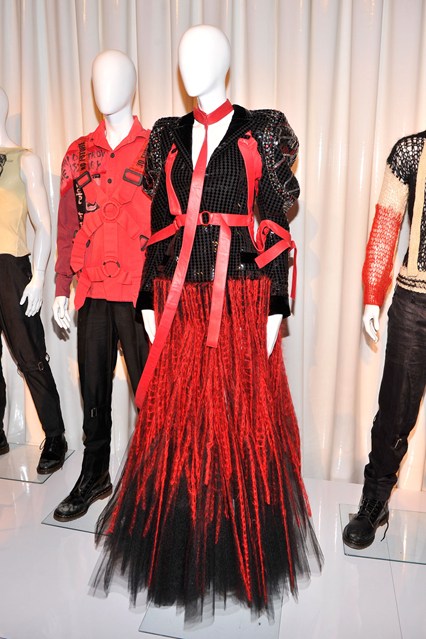 FASHION ON ROCK: "Punk; chaos to Couture"