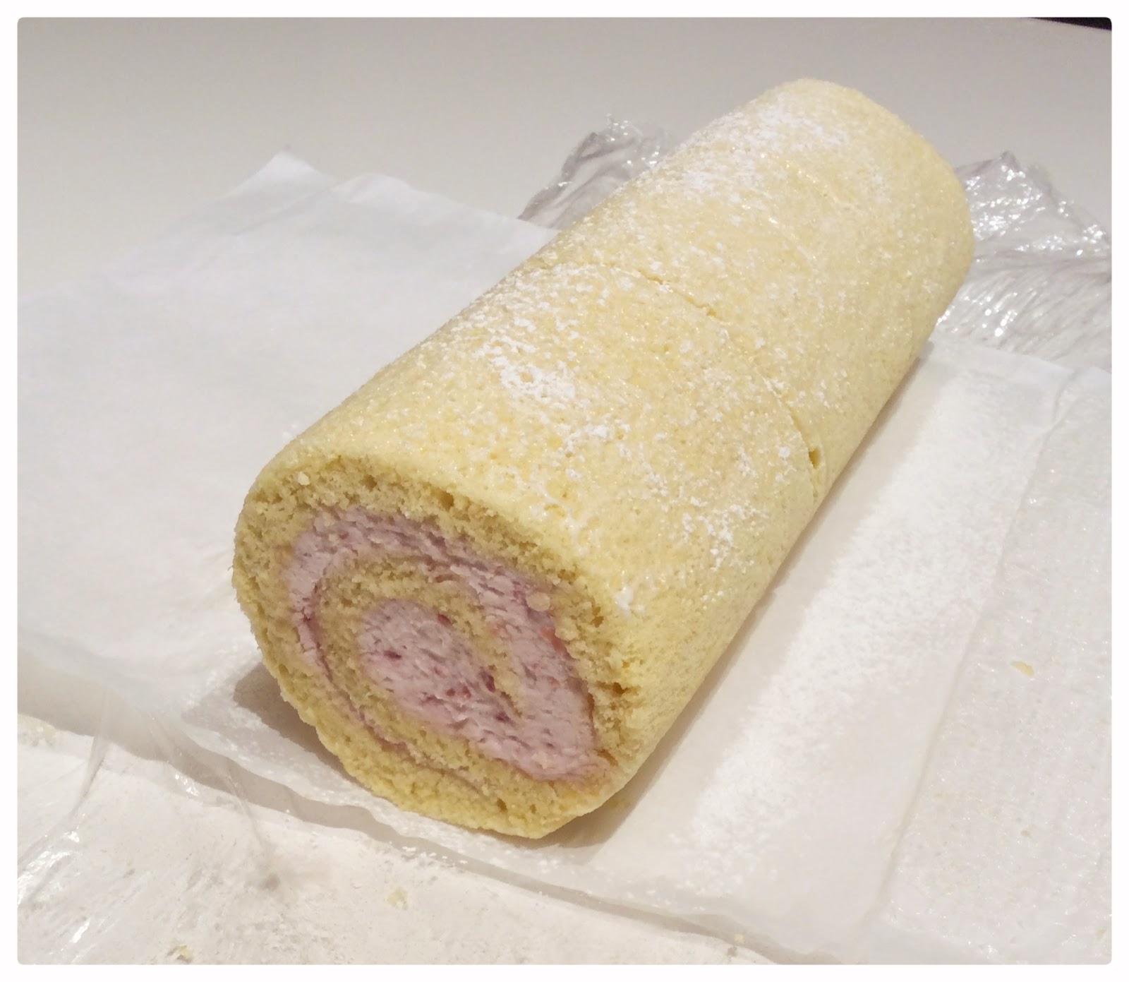 little miss sweetie: Vanilla Cake Roll with Raspberry Mascarpone Cream